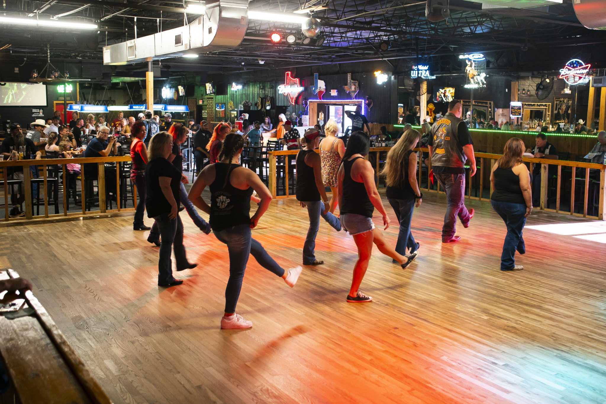 How to scout for new dance venues – Staging – SwingLiteracy.com